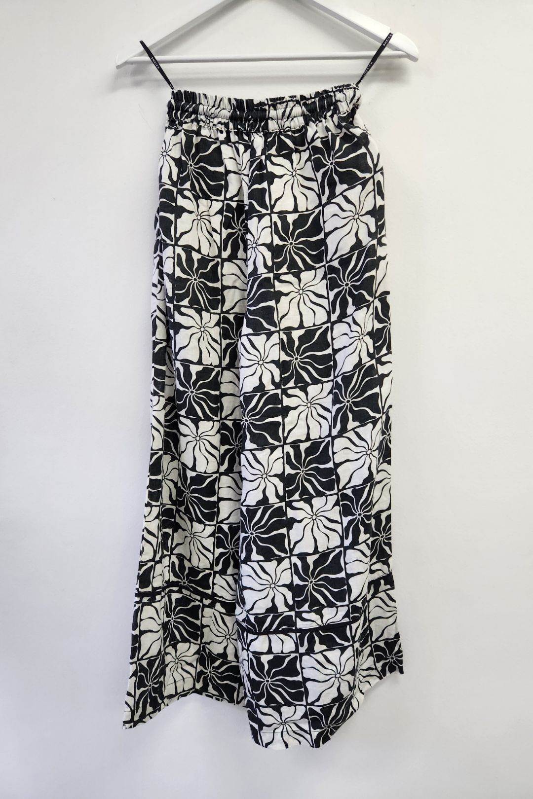 Buy Black and White Magnolia Linen Pants | Sheike | GlamCorner